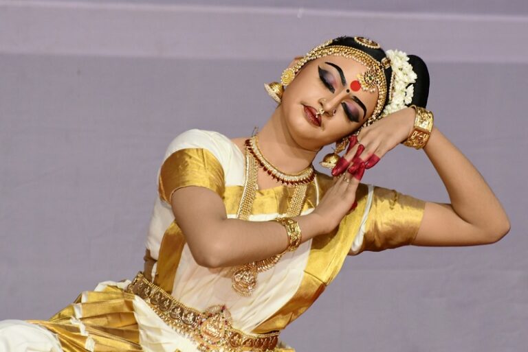 13 Most Famous Art & Dance Forms in Kerala